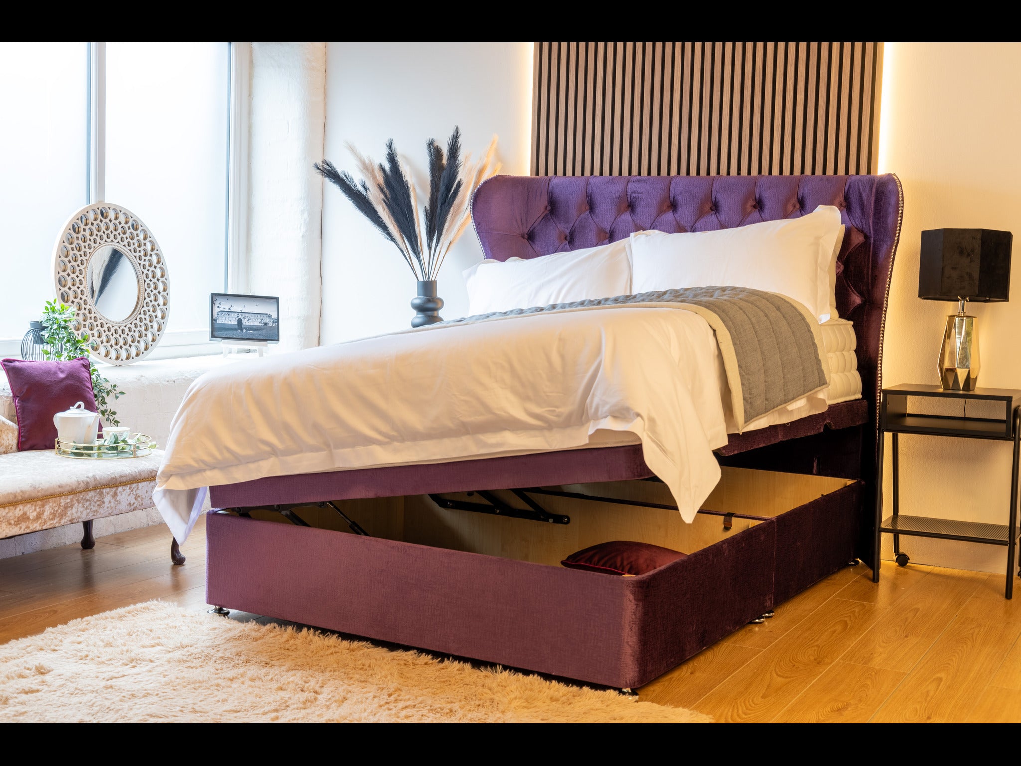Chesterfield Curved Wing Ottoman Divan Bed With 54 Floorstanding Hea Everest Beds